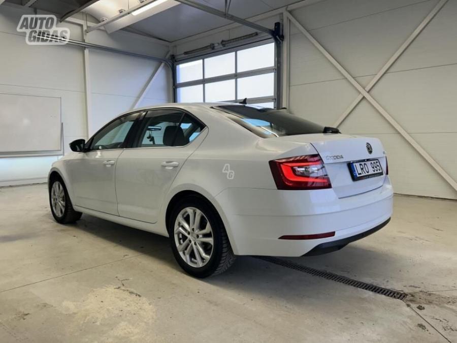 White Skoda Octavia 2017 in Radviliskis, with an engine capacity of 1.60 L and mileage of 157 thousand km for 10350 €, photo 5 on AUTOMOTO.COM.LV