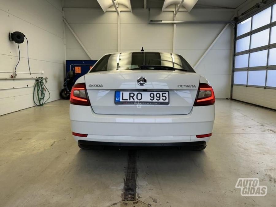 White Skoda Octavia 2017 in Radviliskis, with an engine capacity of 1.60 L and mileage of 157 thousand km for 10350 €, photo 7 on AUTOMOTO.COM.LV