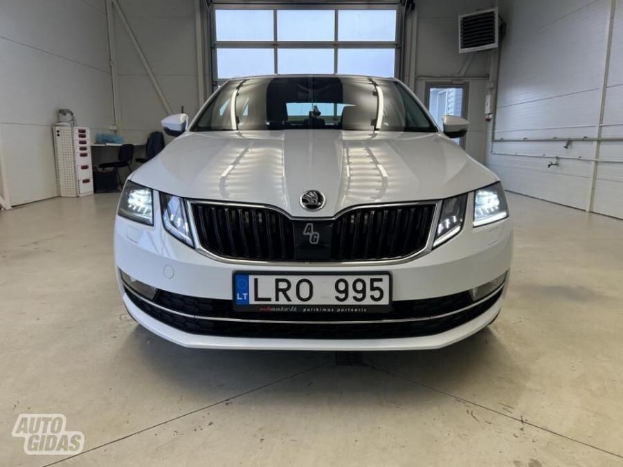 White Skoda Octavia 2017 in Radviliskis, with an engine capacity of 1.60 L and mileage of 157 thousand km for 10350 €, photo 24 on AUTOMOTO.COM.LV