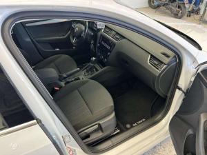 Balts Skoda Octavia 2017 Radviliškis, ar dzinēja tilpumu 1.60 L un nobraukumu 160 tūkst. km par 9850 €, foto 9 vietnē AUTOMOTO.COM.LV
