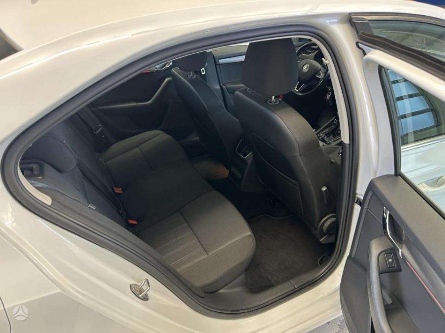 Balts Skoda Octavia 2017 Radviliškis, ar dzinēja tilpumu 1.60 L un nobraukumu 160 tūkst. km par 9850 €, foto 10 vietnē AUTOMOTO.COM.LV