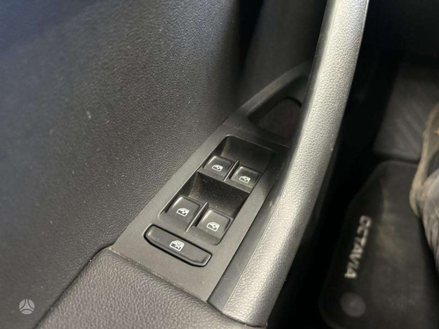 Balts Skoda Octavia 2017 Radviliškis, ar dzinēja tilpumu 1.60 L un nobraukumu 160 tūkst. km par 9850 €, foto 13 vietnē AUTOMOTO.COM.LV