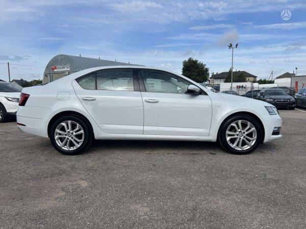 White Skoda Octavia 2017 in Radviliskis, with an engine capacity of 1.60 L and mileage of 160 thousand km for 9650 €, photo 4 on AUTOMOTO.COM.LV