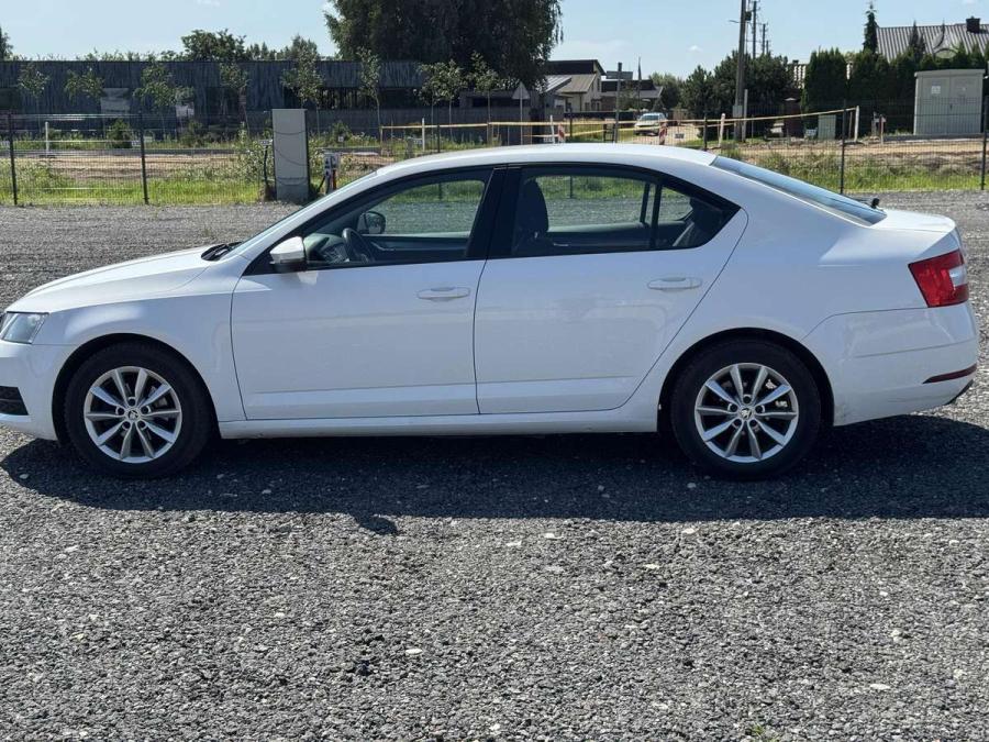 Balts Skoda Octavia 2017 Tauragė, ar dzinēja tilpumu 1.60 L un nobraukumu 245 tūkst. km par 4500 €, foto 10 vietnē AUTOMOTO.COM.LV