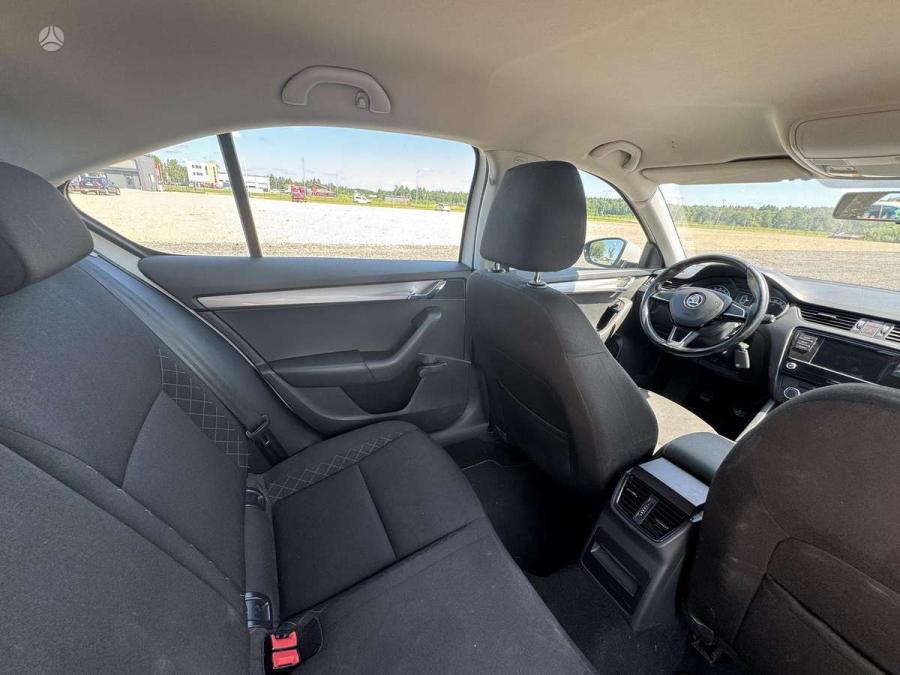 Balts Skoda Octavia 2017 Tauragė, ar dzinēja tilpumu 1.60 L un nobraukumu 245 tūkst. km par 4500 €, foto 12 vietnē AUTOMOTO.COM.LV
