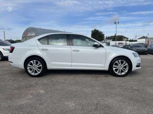 White Skoda Octavia 2017 in Radviliskis, with an engine capacity of 1.60 L and mileage of 160 thousand km for 9150 €, photo 5 on AUTOMOTO.COM.LV
