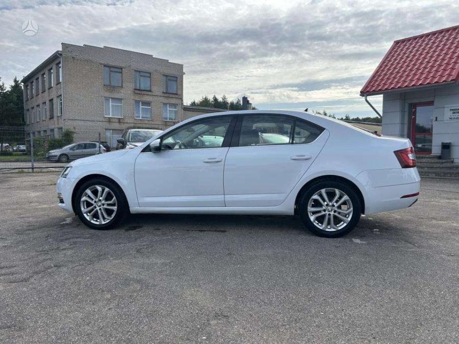 White Skoda Octavia 2017 in Radviliskis, with an engine capacity of 1.60 L and mileage of 160 thousand km for 9150 €, photo 9 on AUTOMOTO.COM.LV