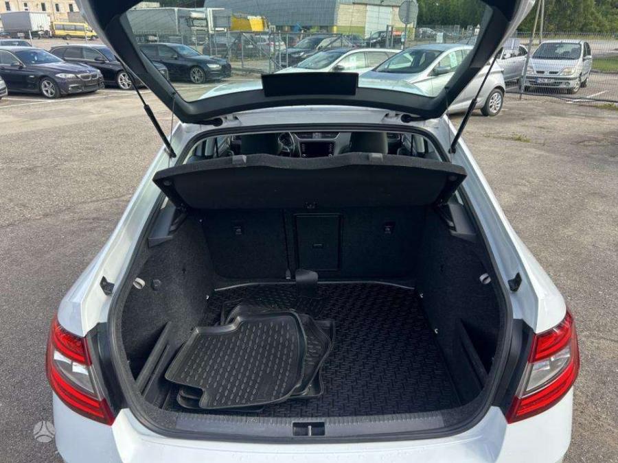 White Skoda Octavia 2017 in Radviliskis, with an engine capacity of 1.60 L and mileage of 160 thousand km for 9150 €, photo 12 on AUTOMOTO.COM.LV