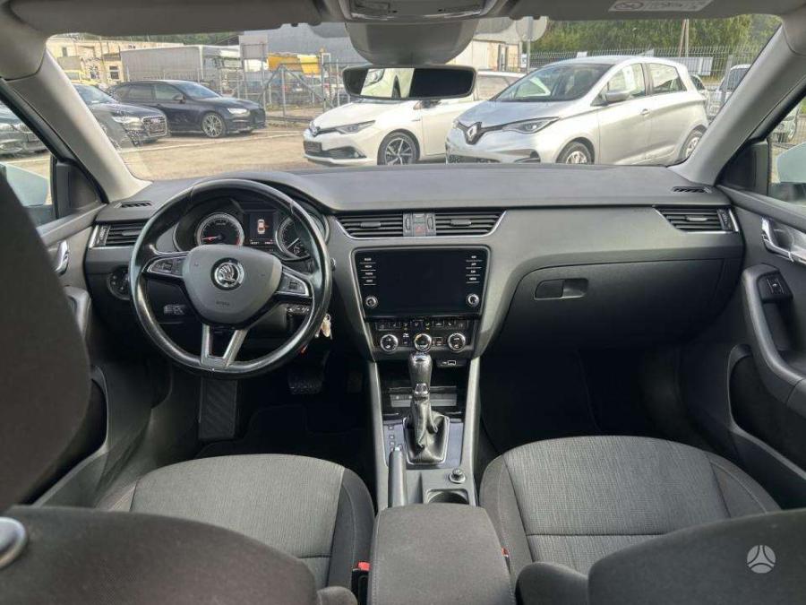 White Skoda Octavia 2017 in Radviliskis, with an engine capacity of 1.60 L and mileage of 160 thousand km for 9150 €, photo 13 on AUTOMOTO.COM.LV