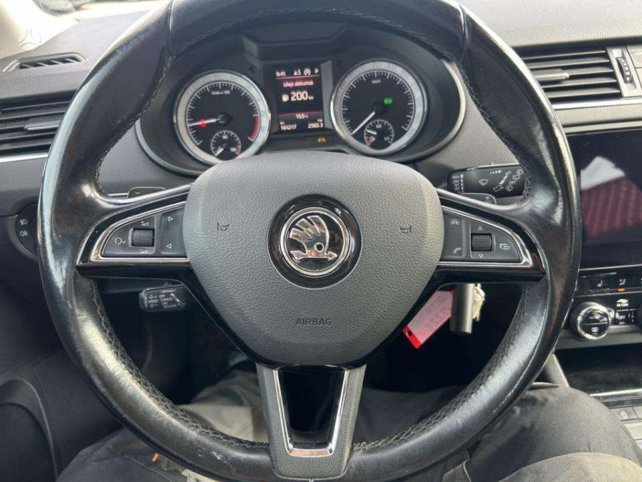 White Skoda Octavia 2017 in Radviliskis, with an engine capacity of 1.60 L and mileage of 160 thousand km for 9150 €, photo 15 on AUTOMOTO.COM.LV