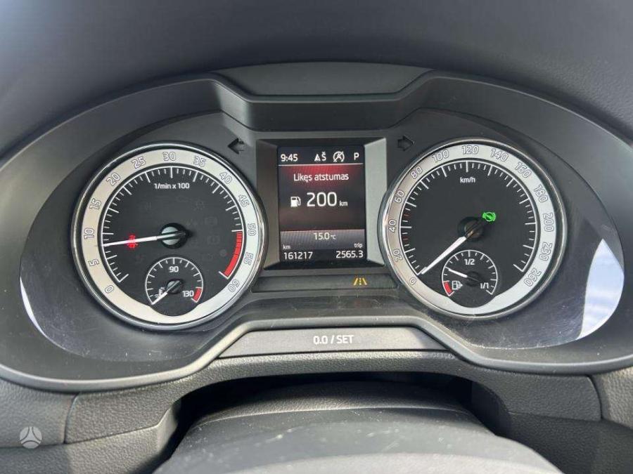 White Skoda Octavia 2017 in Radviliskis, with an engine capacity of 1.60 L and mileage of 160 thousand km for 9150 €, photo 18 on AUTOMOTO.COM.LV