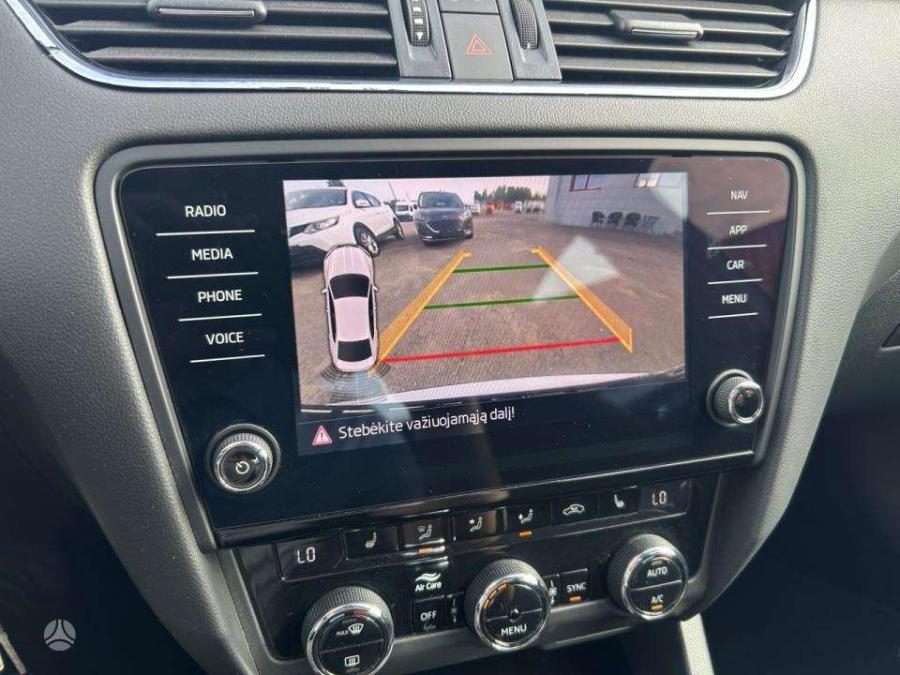 White Skoda Octavia 2017 in Radviliskis, with an engine capacity of 1.60 L and mileage of 160 thousand km for 9150 €, photo 21 on AUTOMOTO.COM.LV