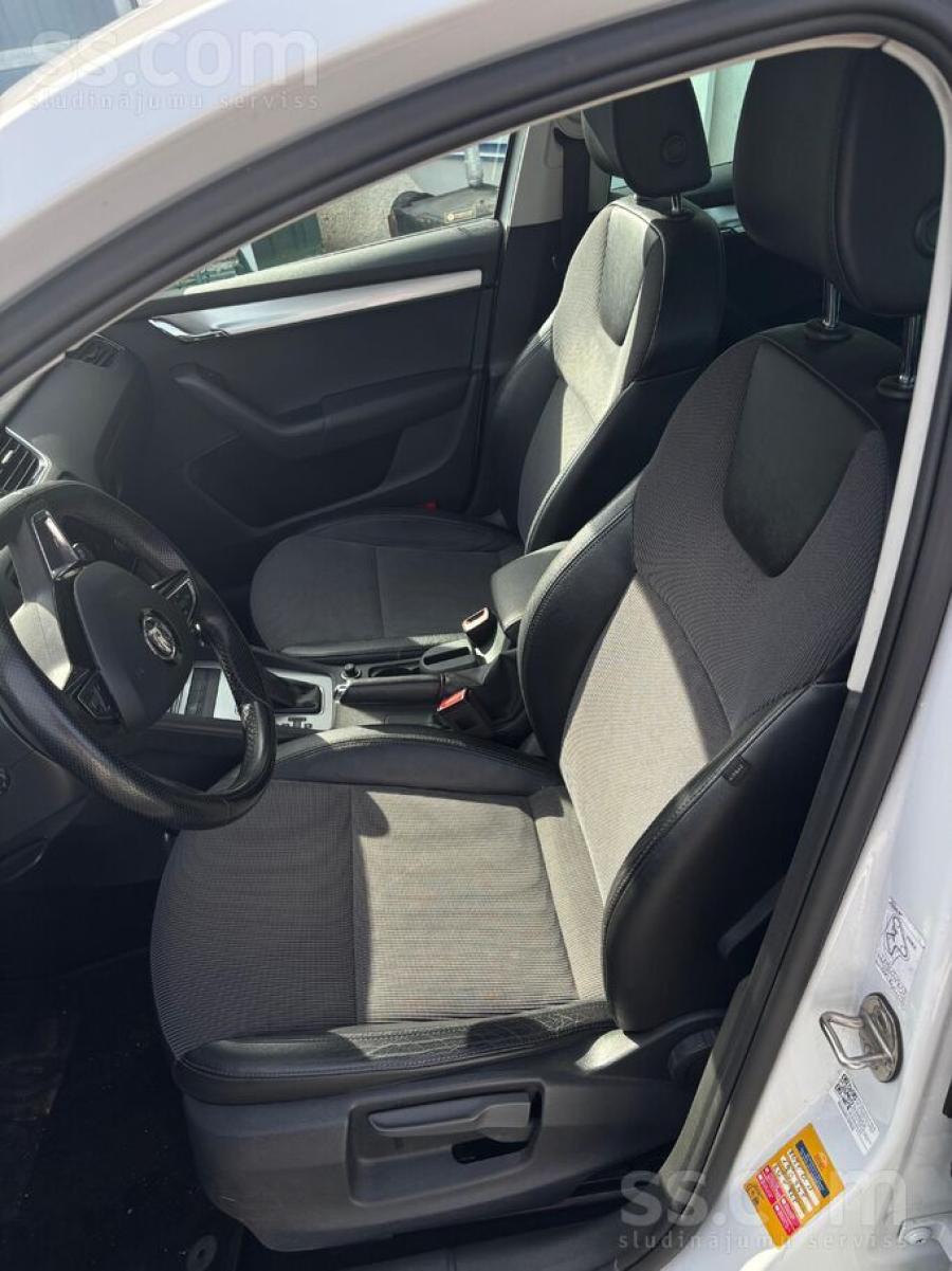 White Skoda Octavia 2018 in Riga, with an engine capacity of 1.60 L and mileage of 244 thousand km for 9250 €, photo 10 on AUTOMOTO.COM.LV