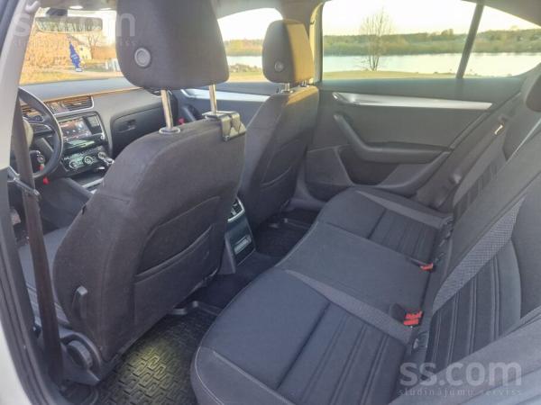 White Skoda Octavia 2018 in Jekabpils, with an engine capacity of 1.60 L and mileage of 272 thousand km for 9700 €, photo 7 on AUTOMOTO.COM.LV