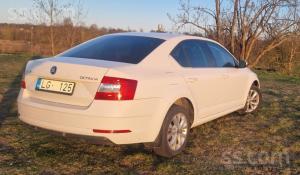 White Skoda Octavia 2018 in Jekabpils, with an engine capacity of 1.60 L and mileage of 272 thousand km for 9700 €, photo 7 on AUTOMOTO.COM.LV