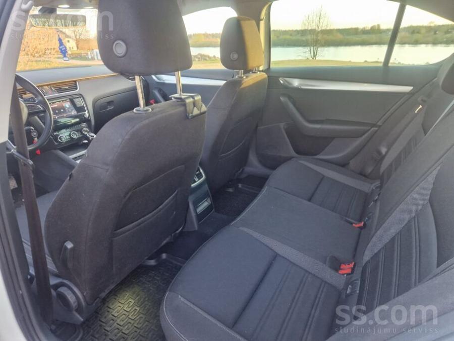 White Skoda Octavia 2018 in Jekabpils, with an engine capacity of 1.60 L and mileage of 272 thousand km for 9700 €, photo 8 on AUTOMOTO.COM.LV