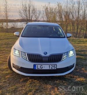 White Skoda Octavia 2018 in Jekabpils, with an engine capacity of 1.60 L and mileage of 272 thousand km for 9700 €, photo 9 on AUTOMOTO.COM.LV