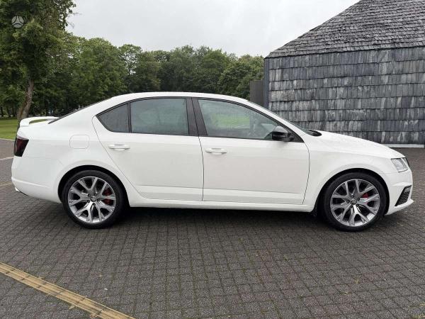 White Skoda Octavia 2018 in Kelme, with an engine capacity of 1.97 L and mileage of 243 thousand km for 11450 €, photo 6 on AUTOMOTO.COM.LV