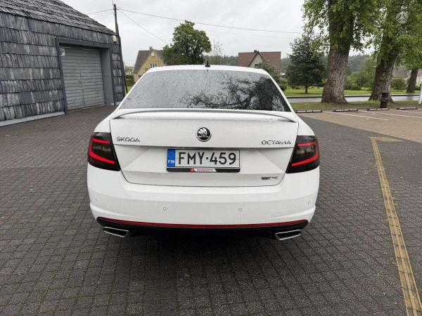 White Skoda Octavia 2018 in Kelme, with an engine capacity of 1.97 L and mileage of 243 thousand km for 11450 €, photo 7 on AUTOMOTO.COM.LV