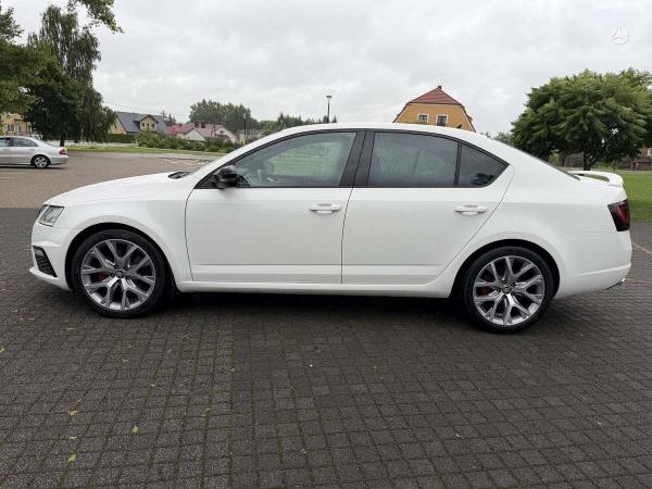 White Skoda Octavia 2018 in Kelme, with an engine capacity of 1.97 L and mileage of 243 thousand km for 11450 €, photo 8 on AUTOMOTO.COM.LV