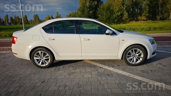 White Skoda Octavia 2018 in Jelgava, with an engine capacity of 1.60 L and mileage of 286 thousand km for 9000 €, photo 3 on AUTOMOTO.COM.LV