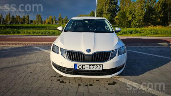 White Skoda Octavia 2018 in Jelgava, with an engine capacity of 1.60 L and mileage of 286 thousand km for 9000 €, photo 4 on AUTOMOTO.COM.LV