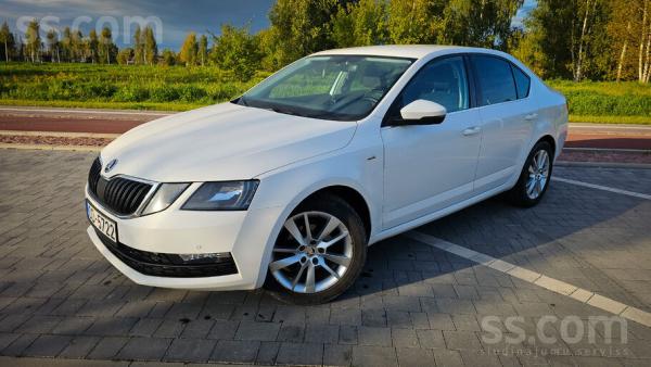 White Skoda Octavia 2018 in Jelgava, with an engine capacity of 1.60 L and mileage of 286 thousand km for 9000 €, photo 5 on AUTOMOTO.COM.LV