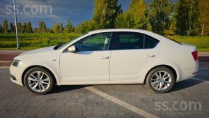 White Skoda Octavia 2018 in Jelgava, with an engine capacity of 1.60 L and mileage of 286 thousand km for 9000 €, photo 6 on AUTOMOTO.COM.LV