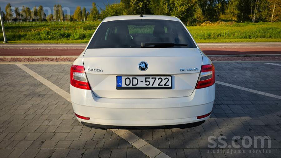 White Skoda Octavia 2018 in Jelgava, with an engine capacity of 1.60 L and mileage of 286 thousand km for 9000 €, photo 7 on AUTOMOTO.COM.LV