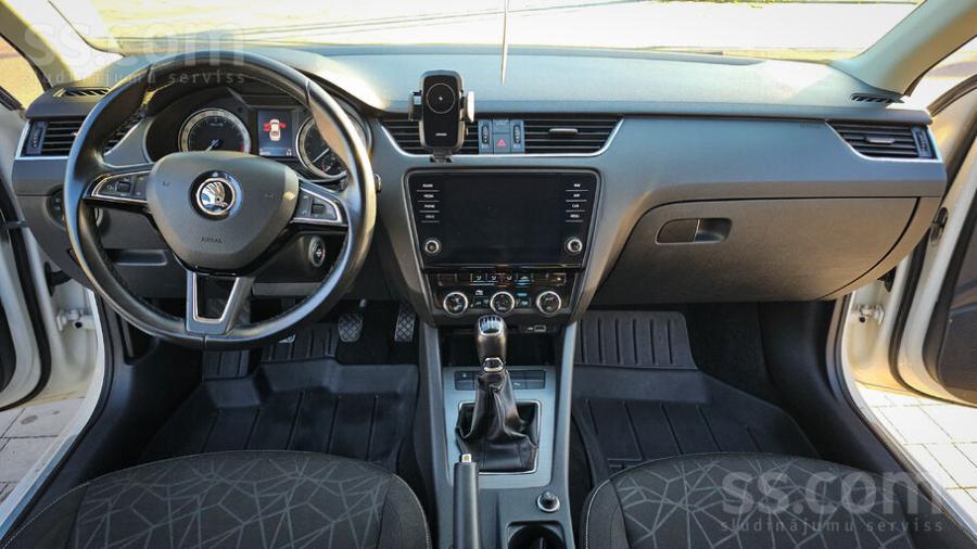 White Skoda Octavia 2018 in Jelgava, with an engine capacity of 1.60 L and mileage of 286 thousand km for 9000 €, photo 9 on AUTOMOTO.COM.LV