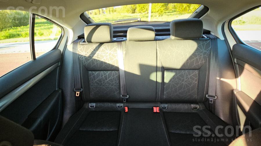 White Skoda Octavia 2018 in Jelgava, with an engine capacity of 1.60 L and mileage of 286 thousand km for 9000 €, photo 12 on AUTOMOTO.COM.LV