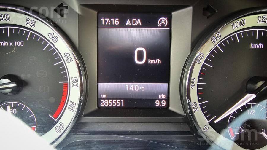 White Skoda Octavia 2018 in Jelgava, with an engine capacity of 1.60 L and mileage of 286 thousand km for 9000 €, photo 14 on AUTOMOTO.COM.LV
