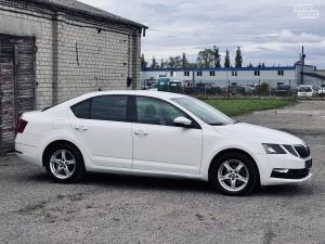 White Skoda Octavia 2018 in Kretinga, with an engine capacity of 1.60 L and mileage of 287 thousand km for 7000 €, photo 5 on AUTOMOTO.COM.LV