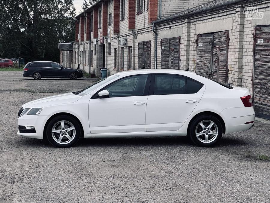 White Skoda Octavia 2018 in Kretinga, with an engine capacity of 1.60 L and mileage of 287 thousand km for 7000 €, photo 6 on AUTOMOTO.COM.LV