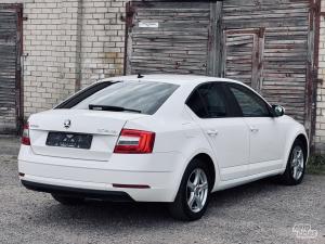 White Skoda Octavia 2018 in Kretinga, with an engine capacity of 1.60 L and mileage of 287 thousand km for 7000 €, photo 9 on AUTOMOTO.COM.LV