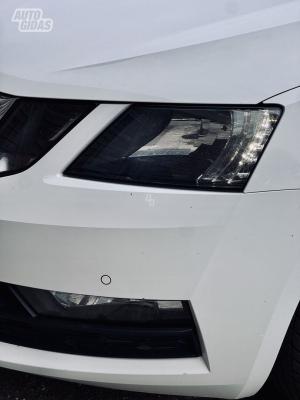 White Skoda Octavia 2018 in Kretinga, with an engine capacity of 1.60 L and mileage of 287 thousand km for 7000 €, photo 11 on AUTOMOTO.COM.LV