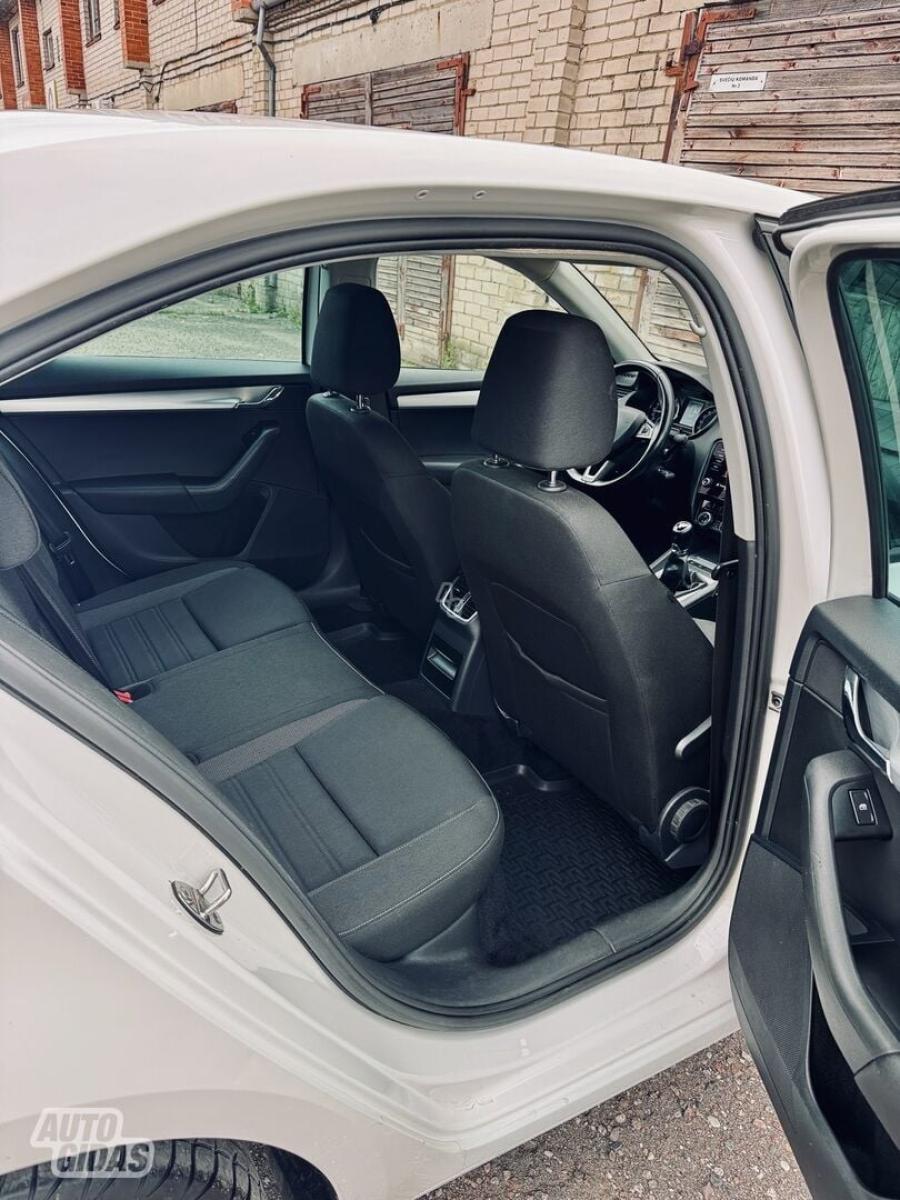 White Skoda Octavia 2018 in Kretinga, with an engine capacity of 1.60 L and mileage of 287 thousand km for 7000 €, photo 12 on AUTOMOTO.COM.LV