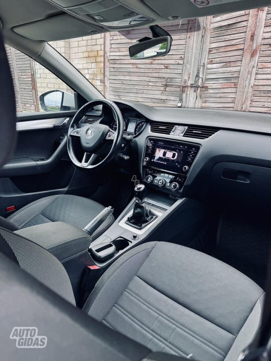 White Skoda Octavia 2018 in Kretinga, with an engine capacity of 1.60 L and mileage of 287 thousand km for 7000 €, photo 13 on AUTOMOTO.COM.LV