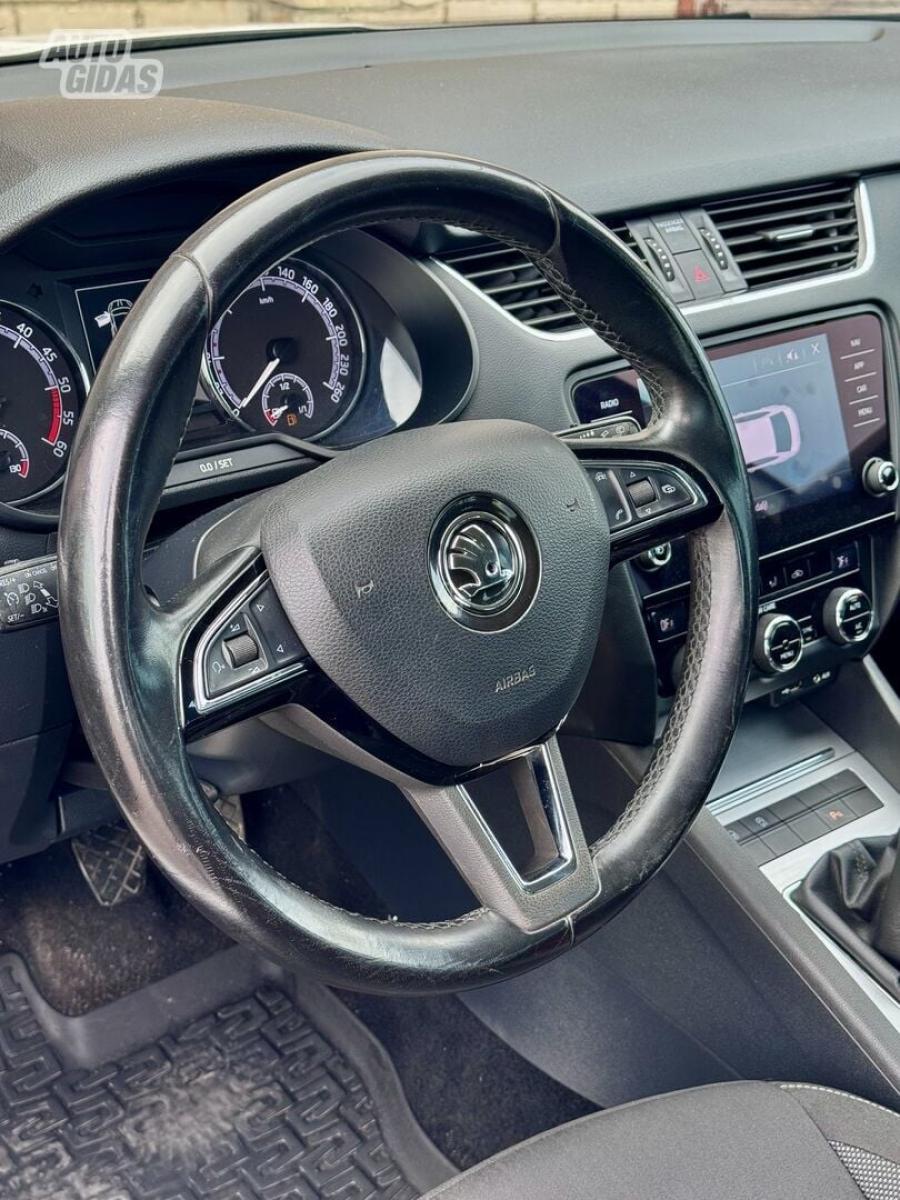 White Skoda Octavia 2018 in Kretinga, with an engine capacity of 1.60 L and mileage of 287 thousand km for 7000 €, photo 14 on AUTOMOTO.COM.LV