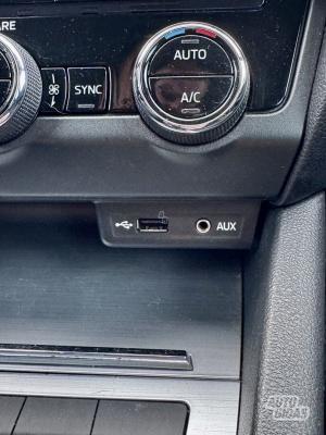 White Skoda Octavia 2018 in Kretinga, with an engine capacity of 1.60 L and mileage of 287 thousand km for 7000 €, photo 19 on AUTOMOTO.COM.LV