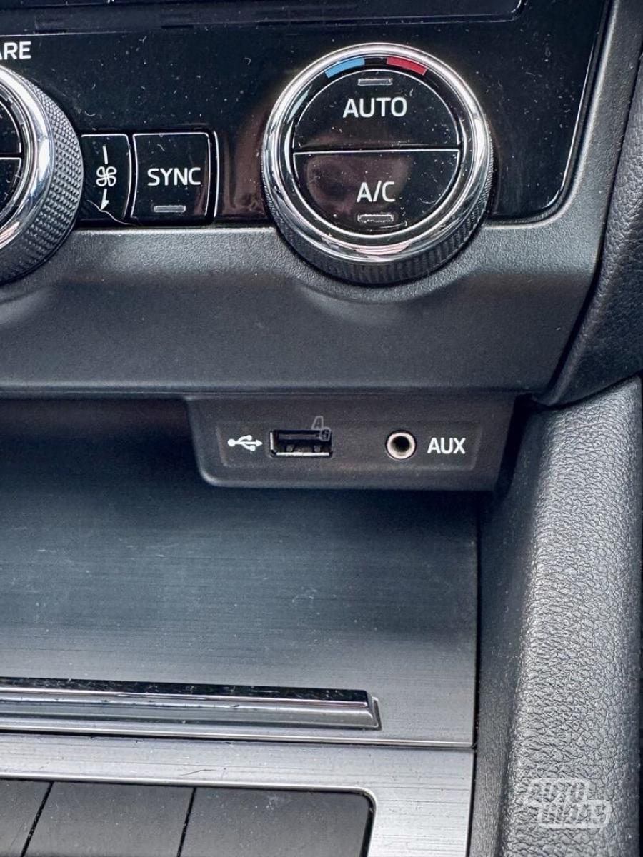 White Skoda Octavia 2018 in Kretinga, with an engine capacity of 1.60 L and mileage of 287 thousand km for 7000 €, photo 19 on AUTOMOTO.COM.LV