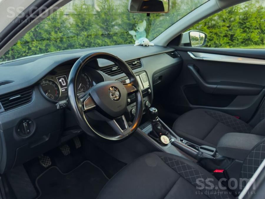 White Skoda Octavia 2019 in Riga, with an engine capacity of 1.60 L and mileage of 135 thousand km for 8800 €, photo 8 on AUTOMOTO.COM.LV
