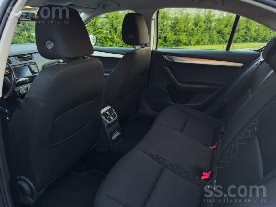 White Skoda Octavia 2019 in Riga, with an engine capacity of 1.60 L and mileage of 135 thousand km for 8800 €, photo 9 on AUTOMOTO.COM.LV