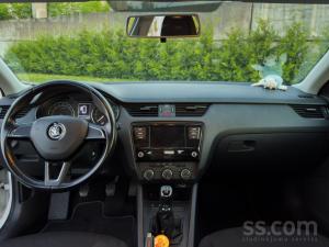 White Skoda Octavia 2019 in Riga, with an engine capacity of 1.60 L and mileage of 135 thousand km for 8800 €, photo 10 on AUTOMOTO.COM.LV