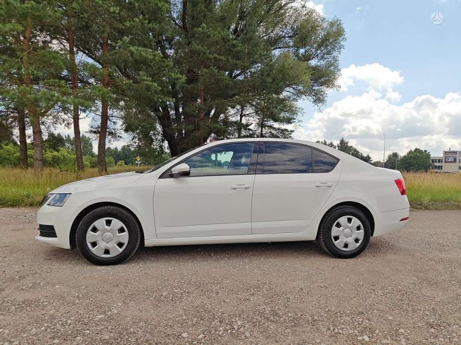 White Skoda Octavia 2019 in Taurage, with an engine capacity of 1.60 L and mileage of 280 thousand km for 5700 €, photo 7 on AUTOMOTO.COM.LV