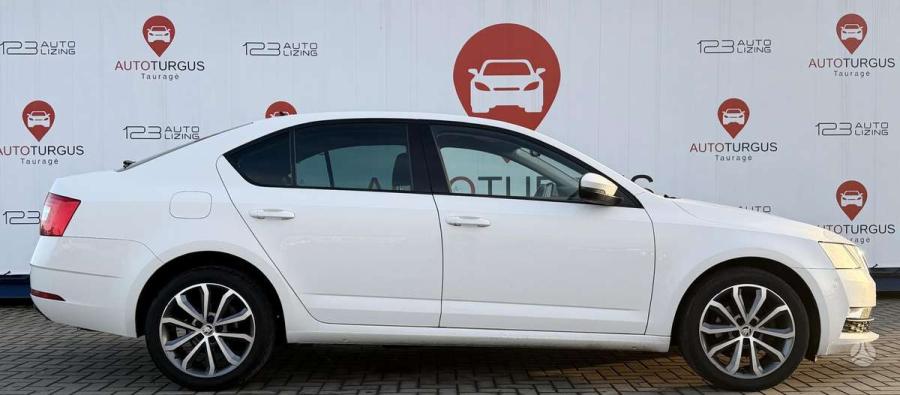 White Skoda Octavia 2020 in Taurage, with an engine capacity of 1.60 L and mileage of 238 thousand km for 6300 €, photo 12 on AUTOMOTO.COM.LV