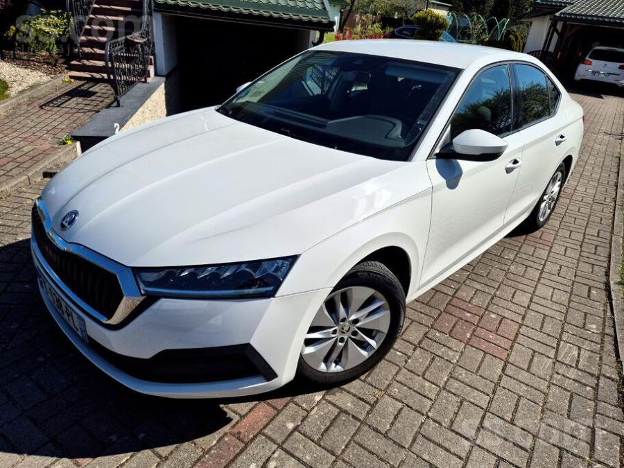White Skoda Octavia 2020 in Liepaja, with an engine capacity of 2.00 L and mileage of 176 thousand km for 12555 €, photo 1 on AUTOMOTO.COM.LV
