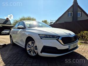 White Skoda Octavia 2020 in Liepaja, with an engine capacity of 2.00 L and mileage of 176 thousand km for 12555 €, photo 4 on AUTOMOTO.COM.LV