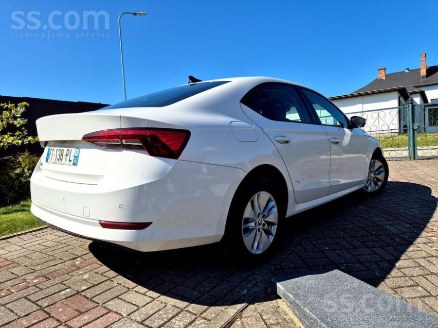White Skoda Octavia 2020 in Liepaja, with an engine capacity of 2.00 L and mileage of 176 thousand km for 12555 €, photo 5 on AUTOMOTO.COM.LV