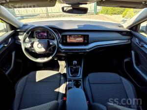 White Skoda Octavia 2020 in Liepaja, with an engine capacity of 2.00 L and mileage of 176 thousand km for 12555 €, photo 11 on AUTOMOTO.COM.LV